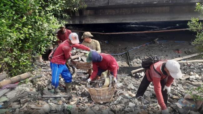 Sampah Masalah Utama Banjir Surabaya, Satgas DSDABM Siaga 24 Jam