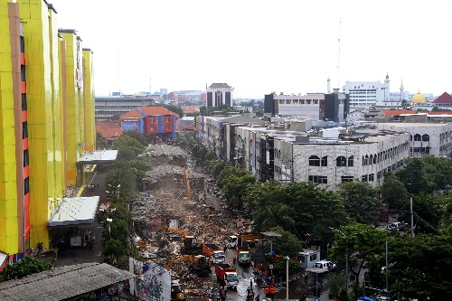 Pemkot Surabaya Tata Estetika dan Normalisasi Kawasan Pasar Turi